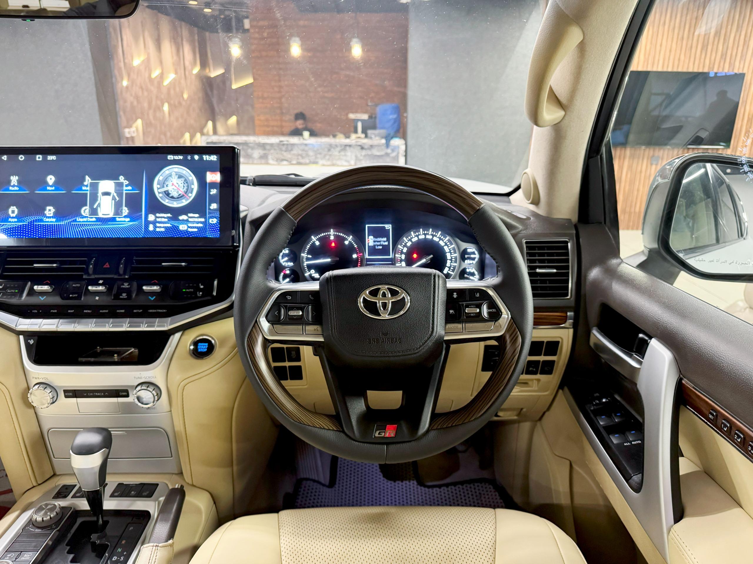 Used Toyota Land Cruiser LC 200 VX V8 Cars in Delhi | Second-Hand ...