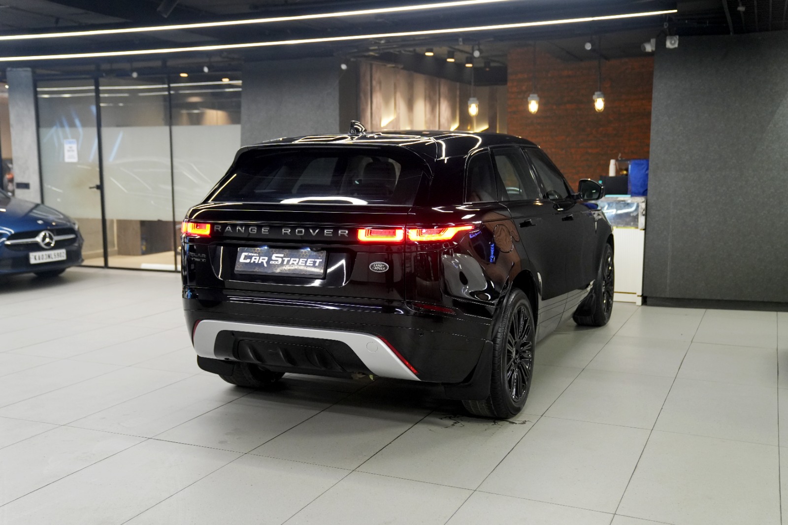 Used Land Rover Range Rover Velar P250 R-Dynamic SE Cars in Delhi ...