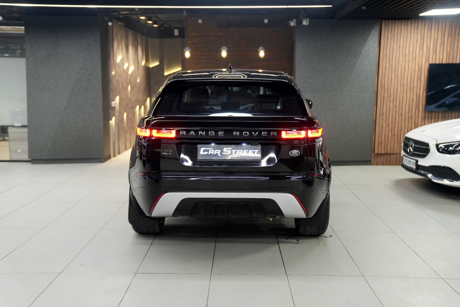 Used Land Rover Range Rover Velar P250 R-Dynamic SE Cars in Delhi ...