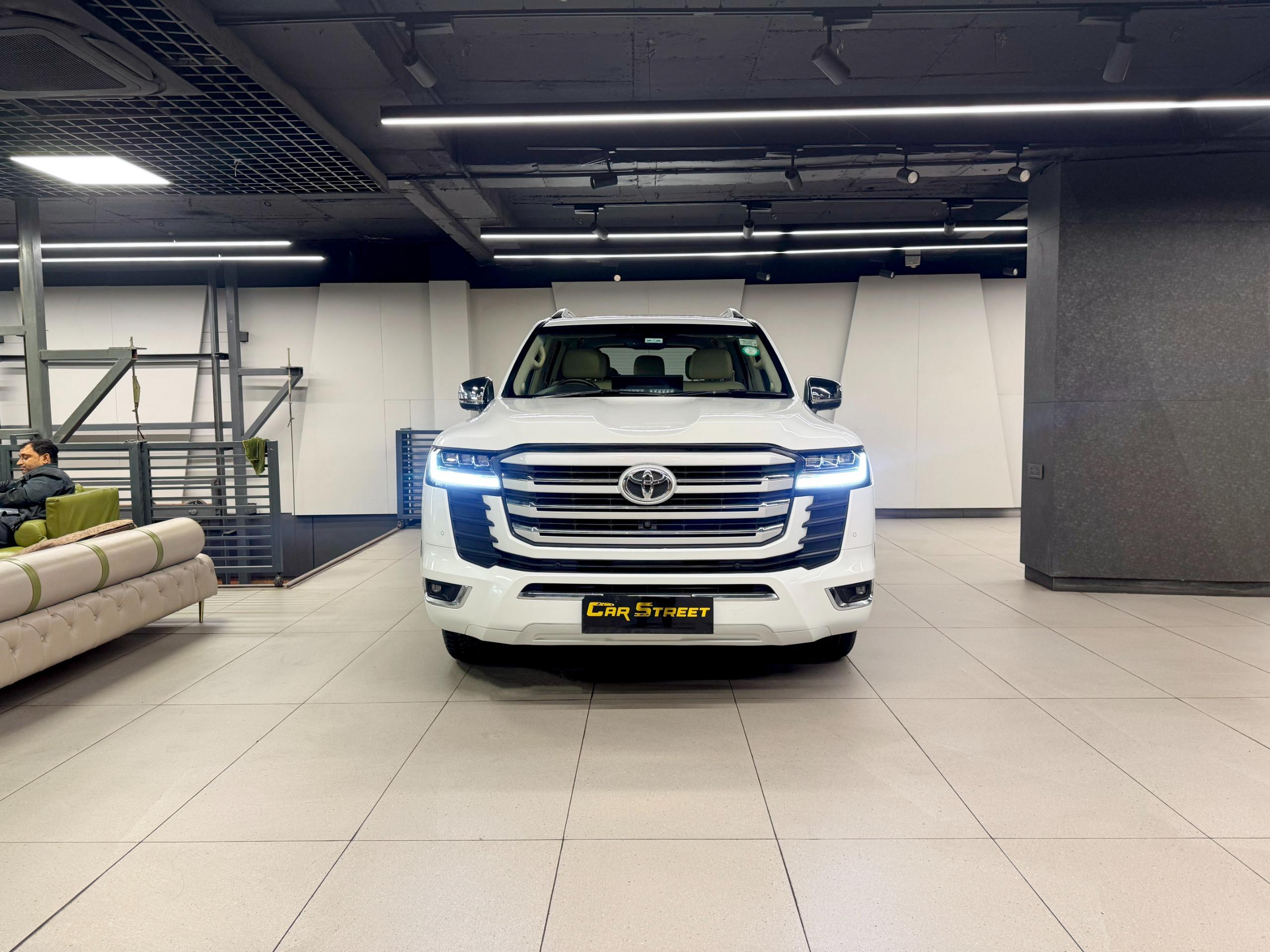 Used Toyota Land Cruiser LC 200 VX V8 Cars in Delhi | Second-Hand ...